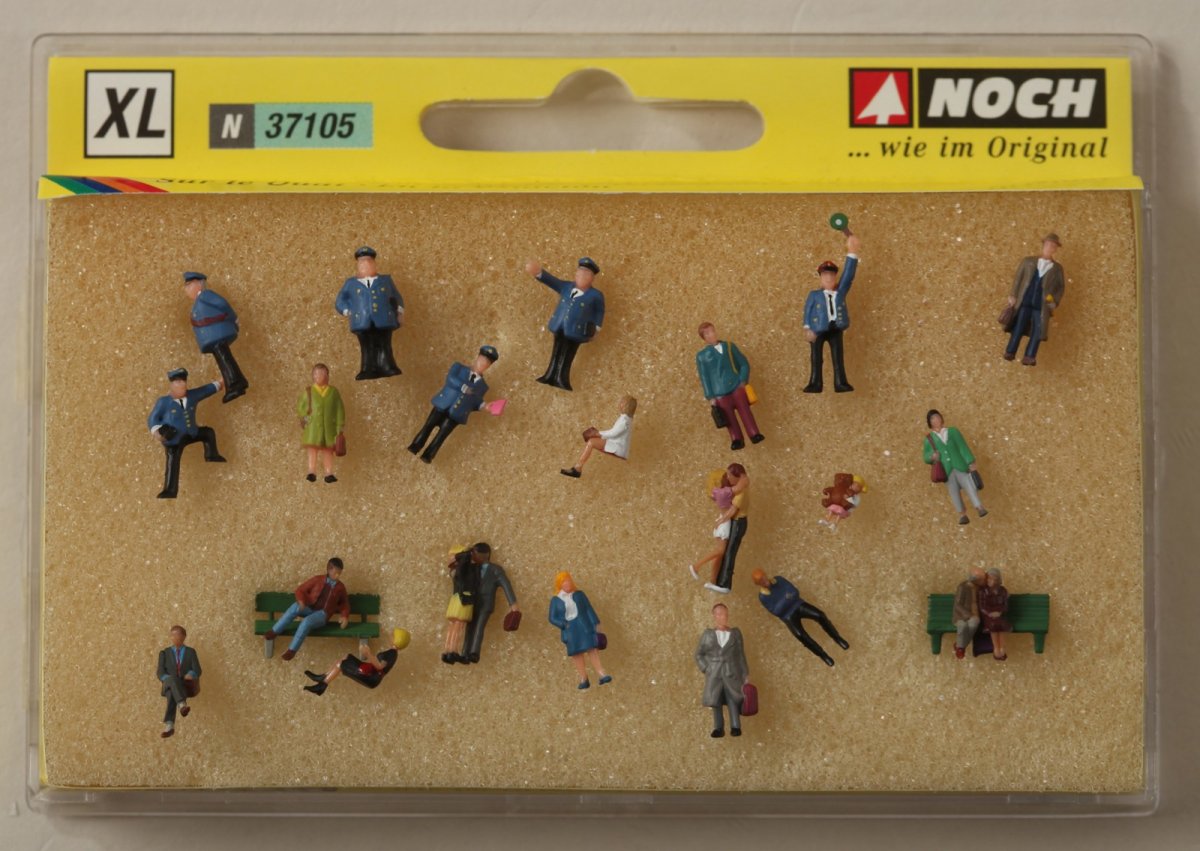 NOCH 37105 Figuren-Set XL Auf dem Bahnsteig, 29,00